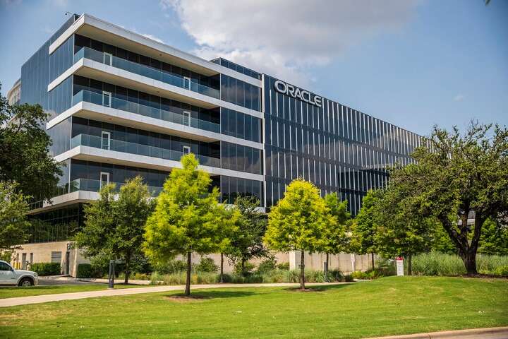 Oracle beats earnings estimates, but shares fall amid cloud concerns