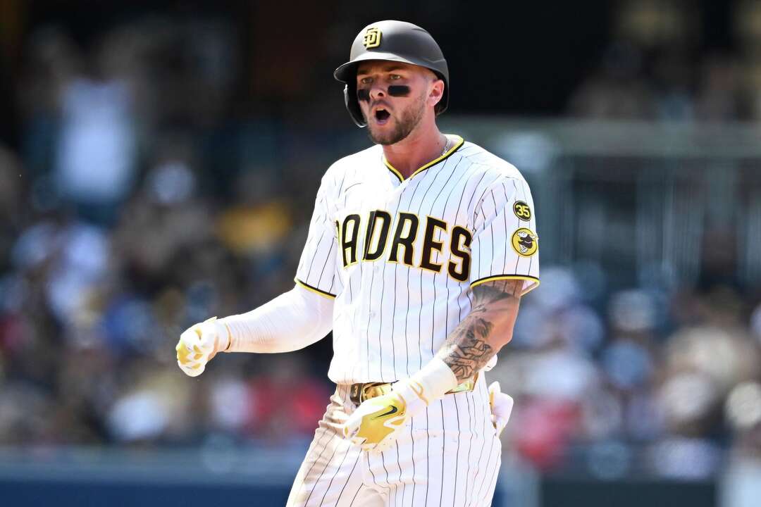 Tatis hits just 2nd homer of season to give Padres 5-4 win over Reds