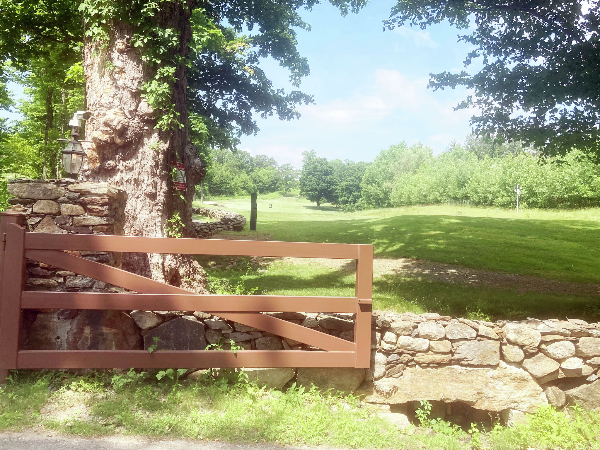 At this top CT golf course, even caddies share in the upgrades