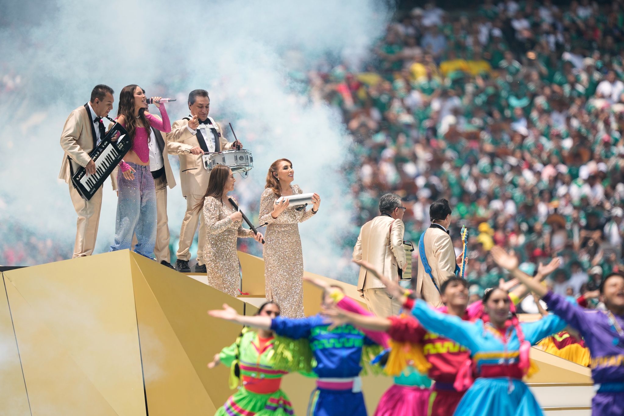 Shakira, Andrea Bocelli y Salma Hayek inauguran el Mundial 2026 en el ...