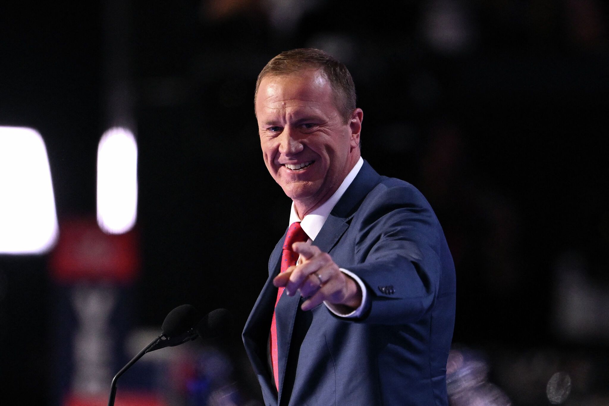 US Sen. Eric Schmitt makes diving catch in Congressional baseball game