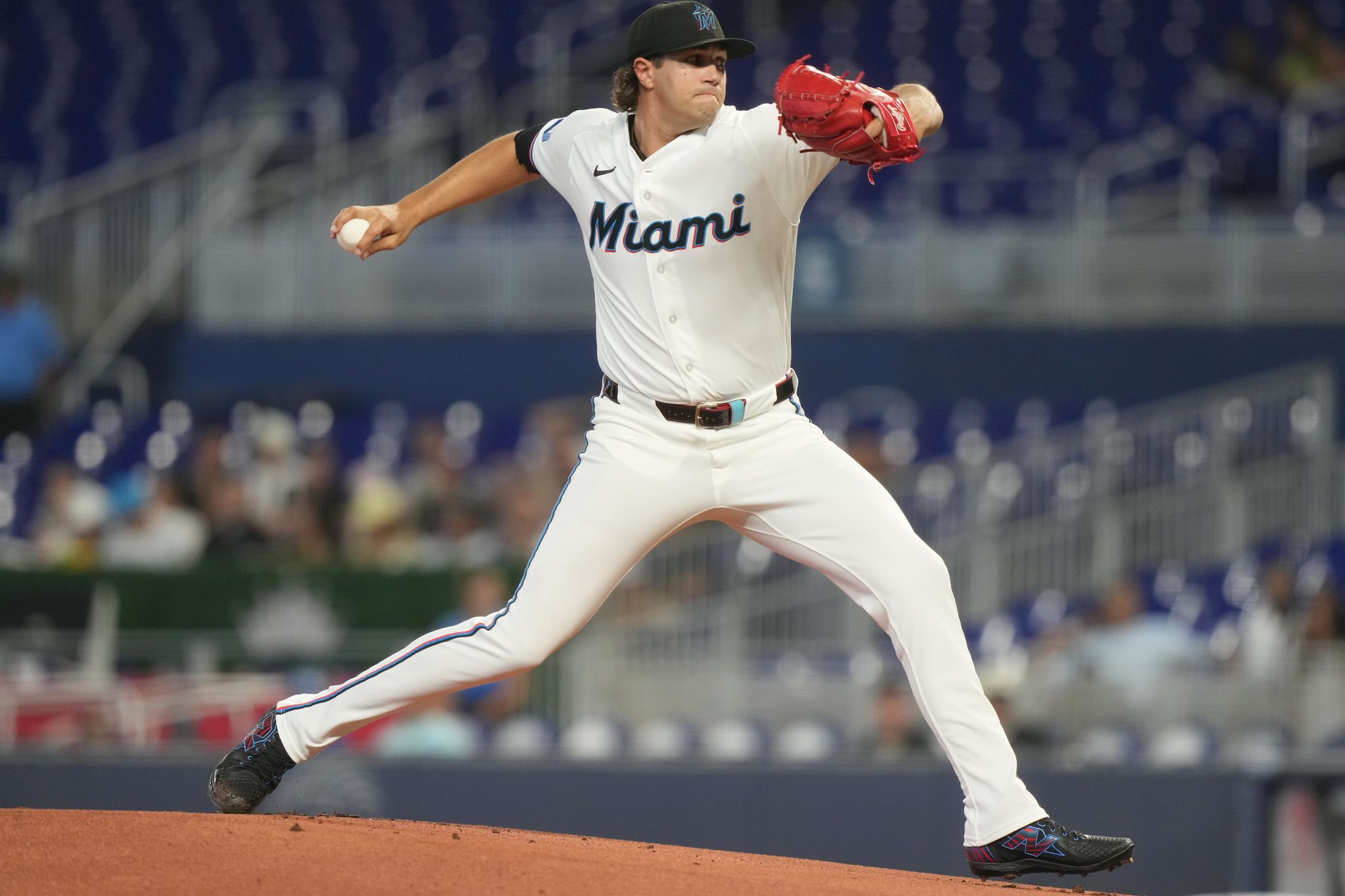 Tyler Phillips logra su primera victoria de la temporada y Marlins ...