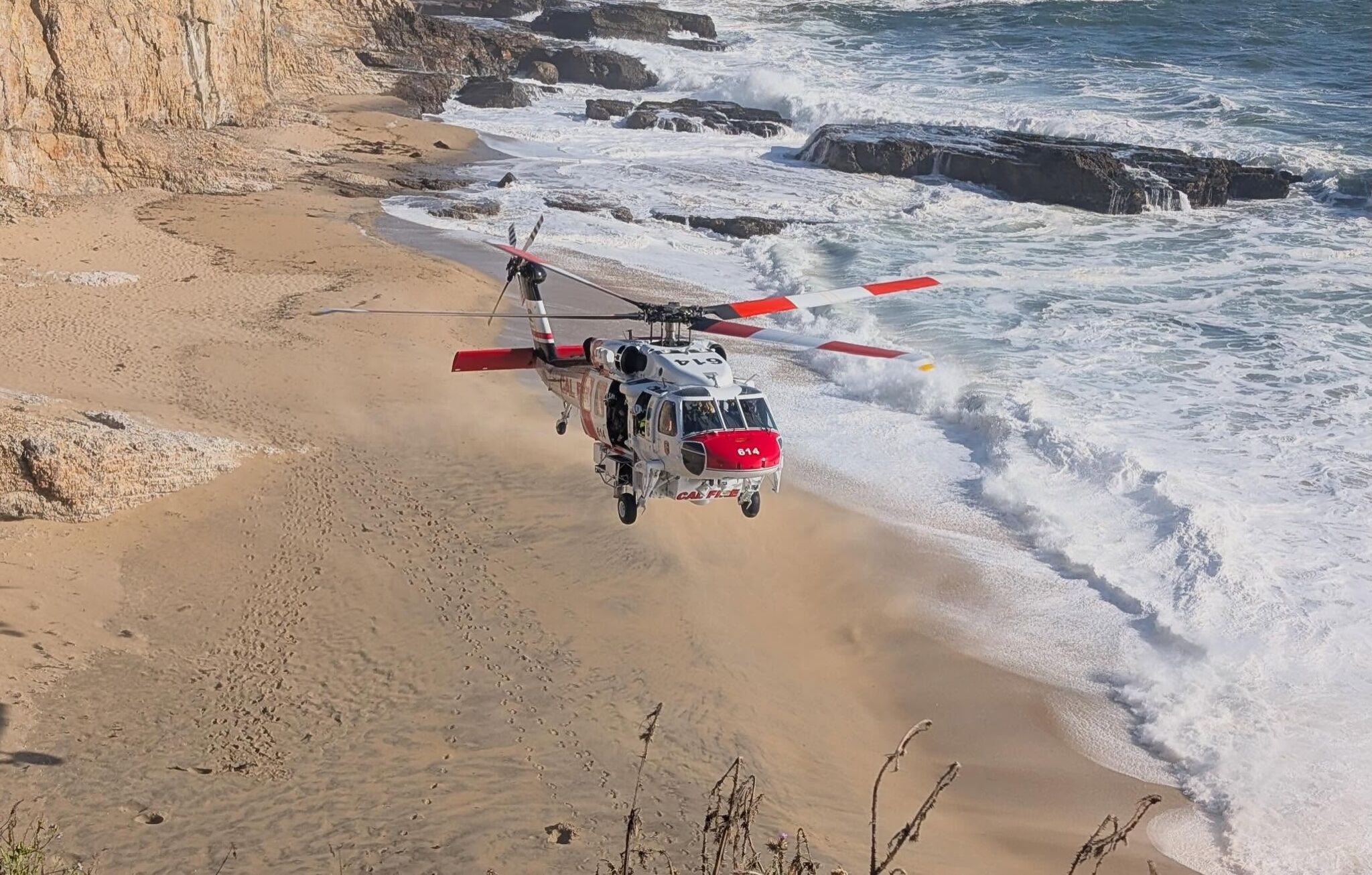 Tide sweeps 2 sleeping beachgoers into ocean near Santa Cruz