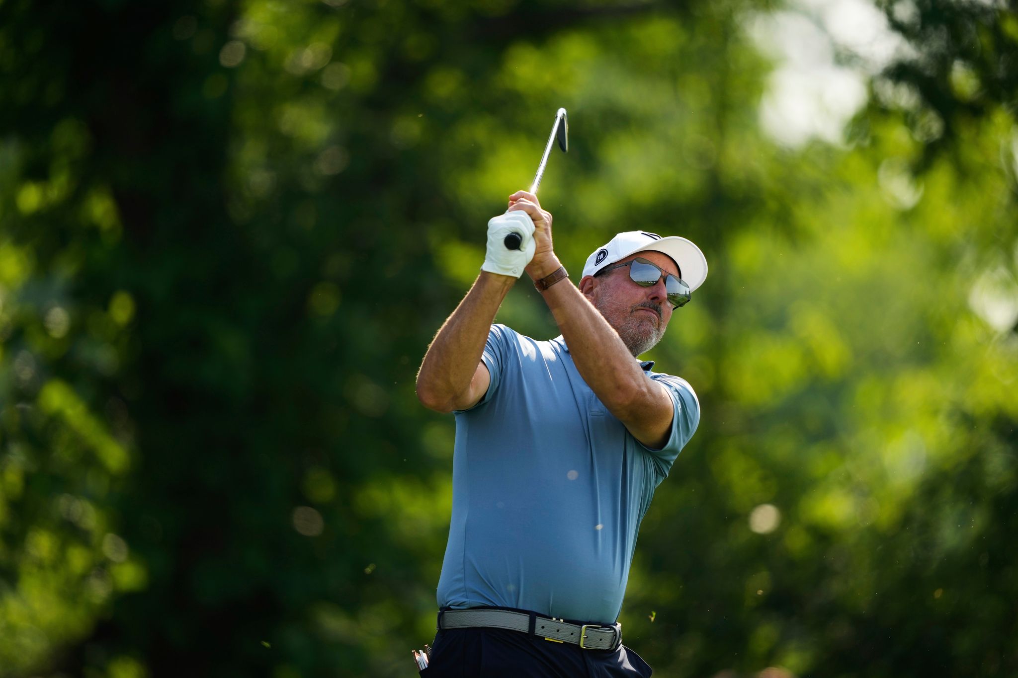 Expulsan a Mickelson de club de golf por contacto inapropiado con una ...