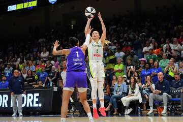 Paige Bueckers scores season-high 31 and the Wings beat the Mercury 85-70
