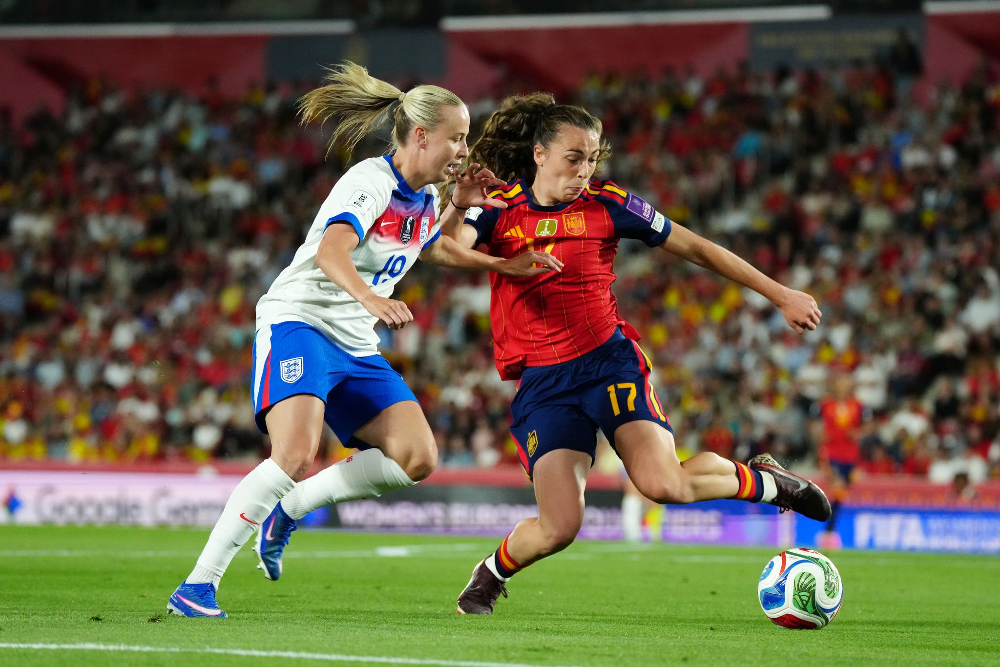 Beth Mead says it was a 'no-brainer' to sign with Manchester City
