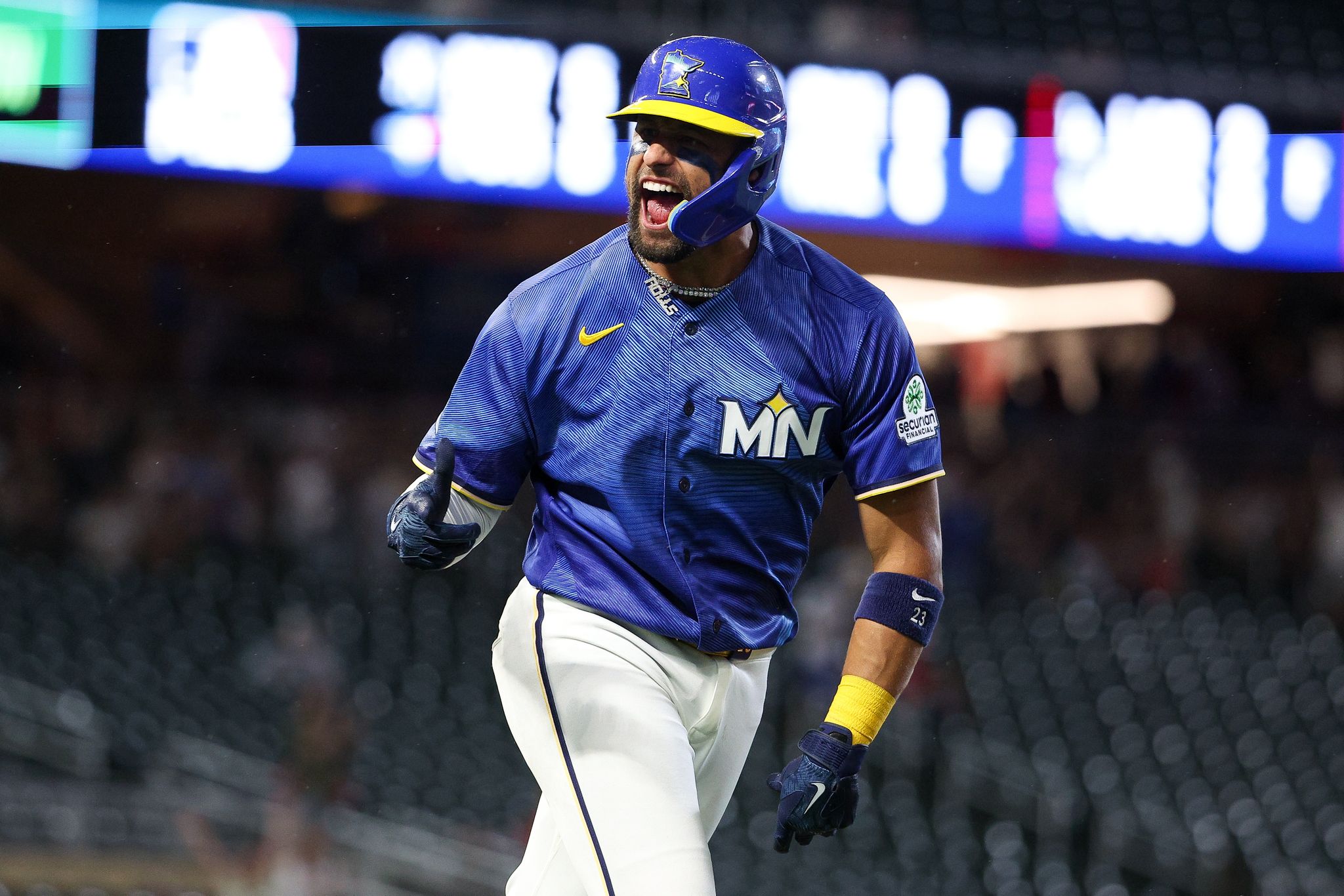 Clemens, Lewis, Lee homer off Stanek in the Twins' 9-8 win over the ...
