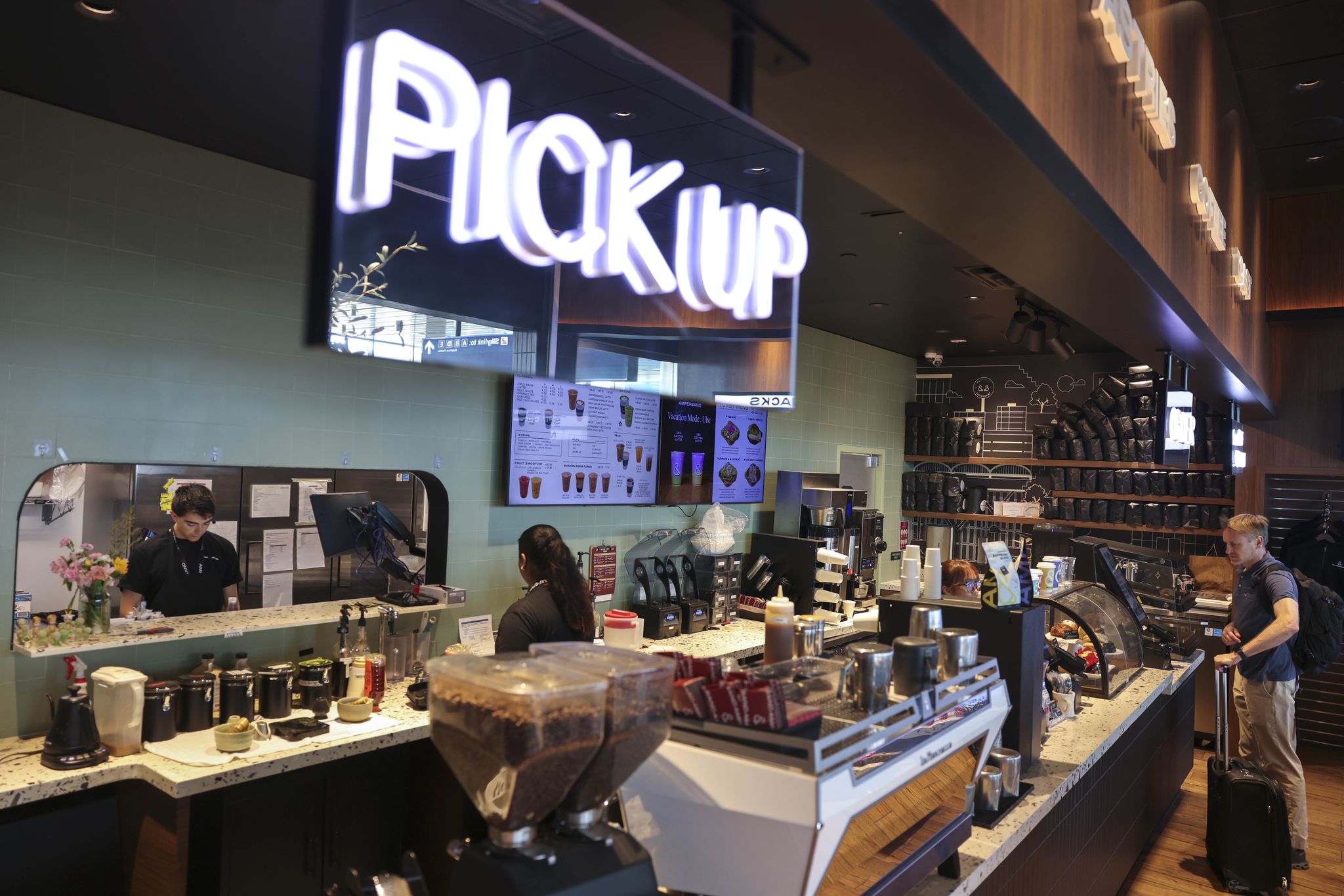 Ampersand takes flight: Local coffee shop expands in DFW Airport