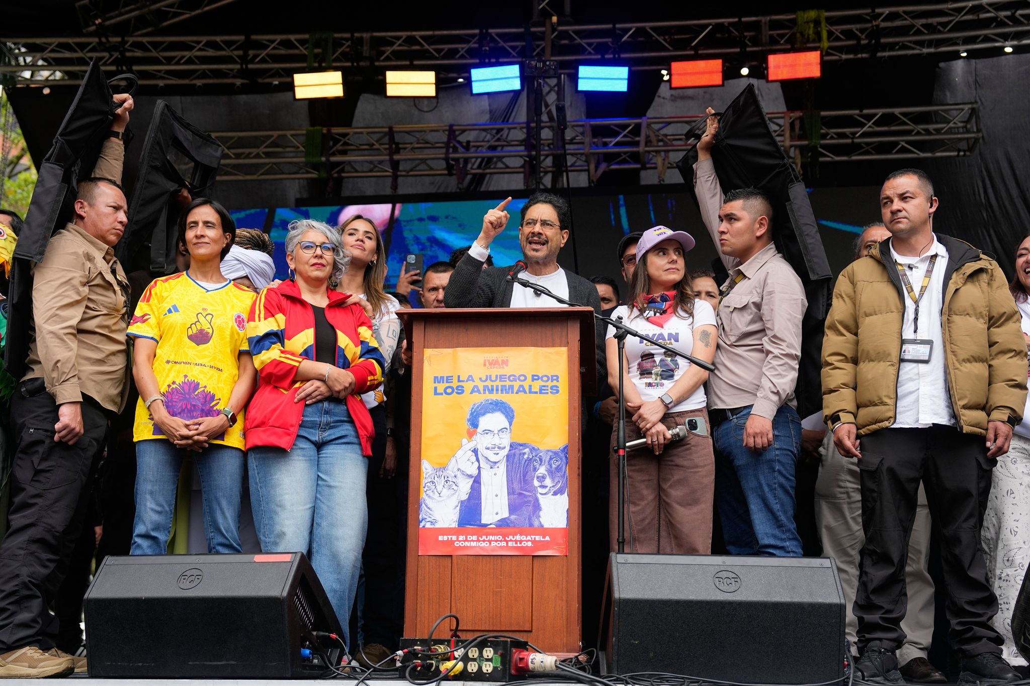 Cepeda cierra campaña en Colombia y llama a vencer a “ultraderecha” y ...