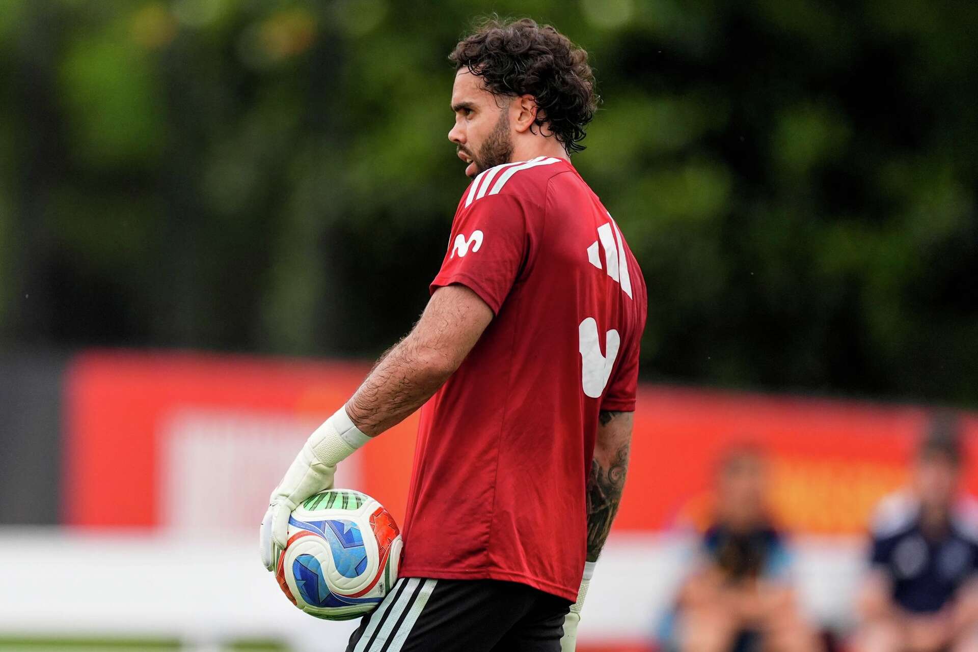 David Raya praises Unai Simón and downplays goalkeeping debate ahead of ...
