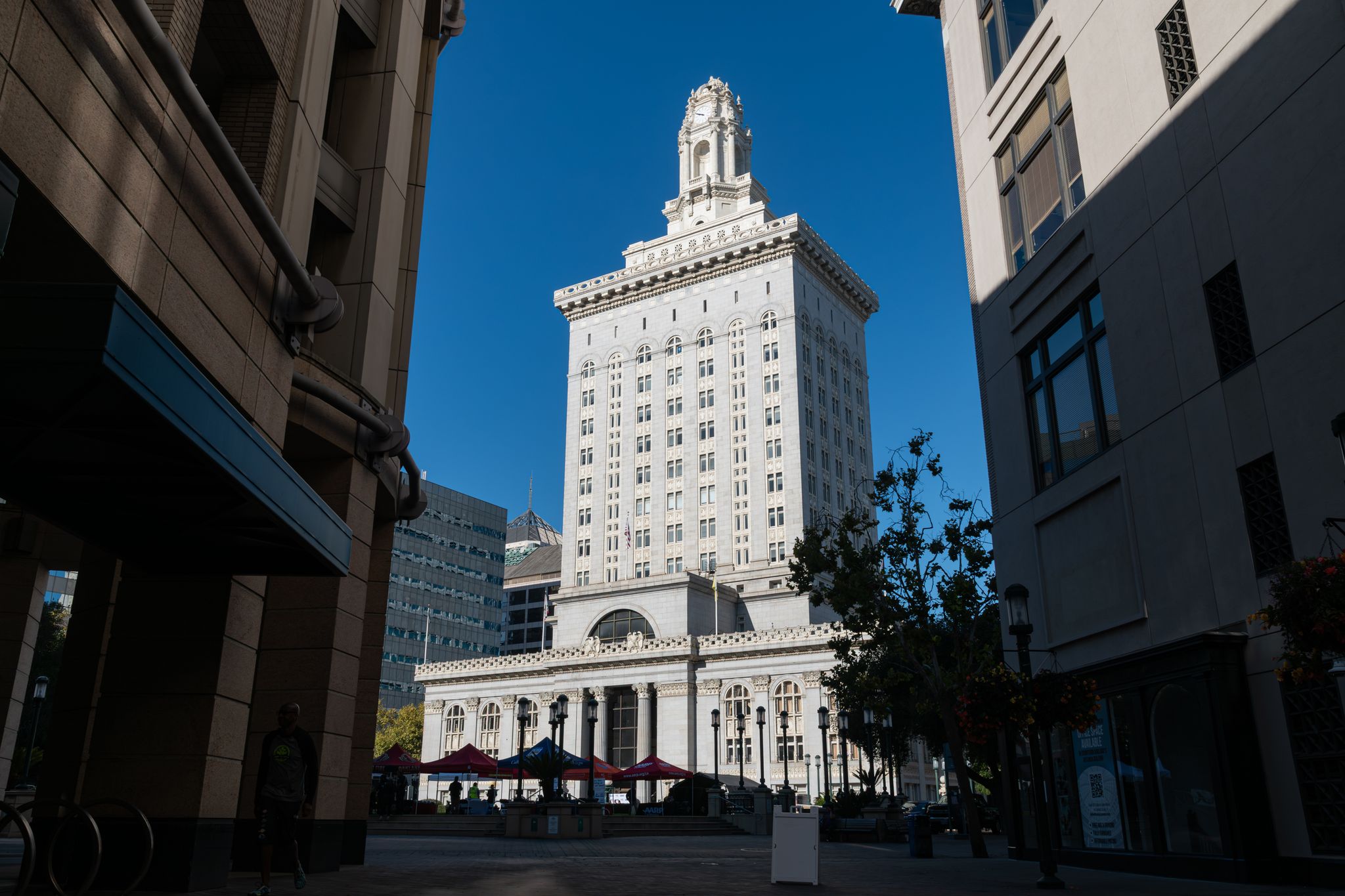 Oakland: City Council Passes Mid-Cycle Budget After Tense Meeting