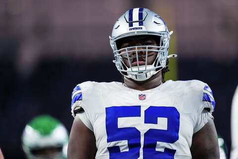 Dallas Cowboys player Tyler Booker visits Frank Pepe's in New Haven