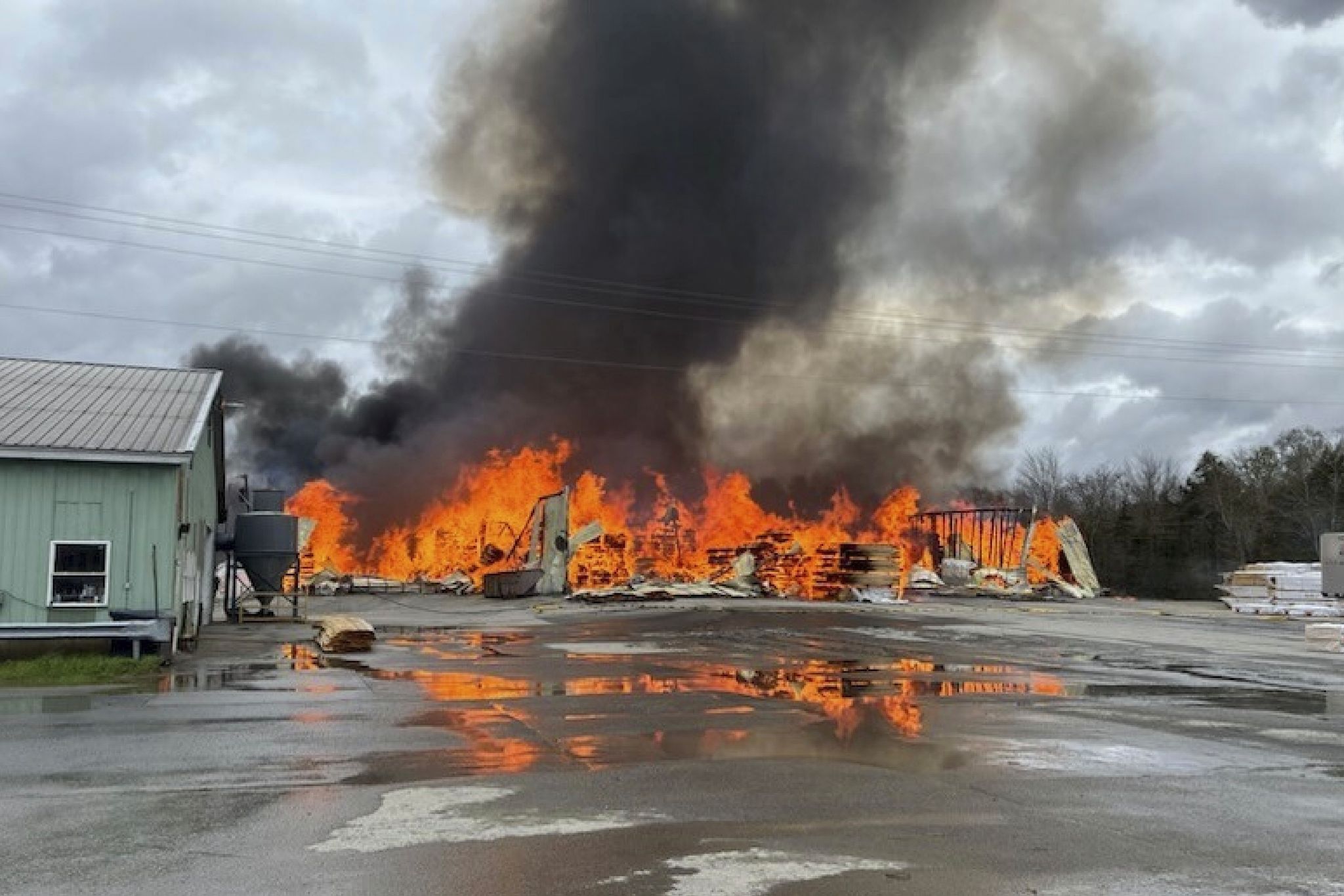 A second firefighter has died from injuries at Maine lumber mill fire ...