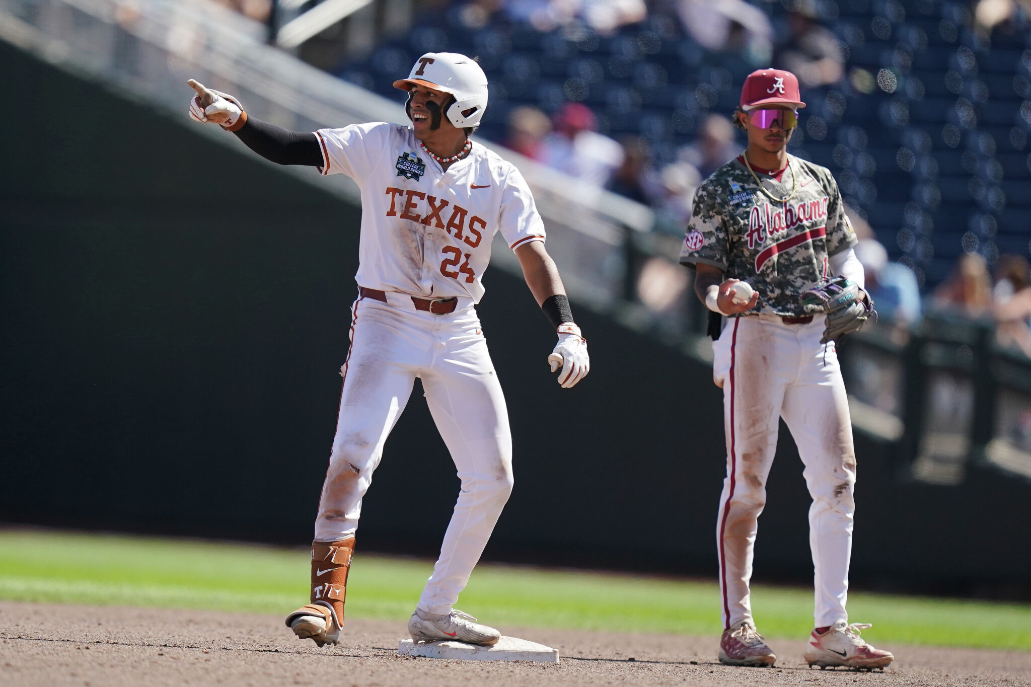Rodriguez hits 3rd cycle in CWS history as Texas eliminates Alabama