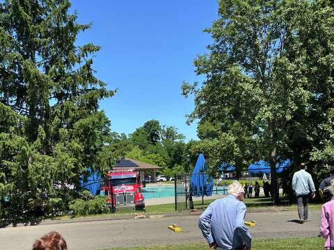 Car crashes into Waveny Park pool in New Canaan, police say