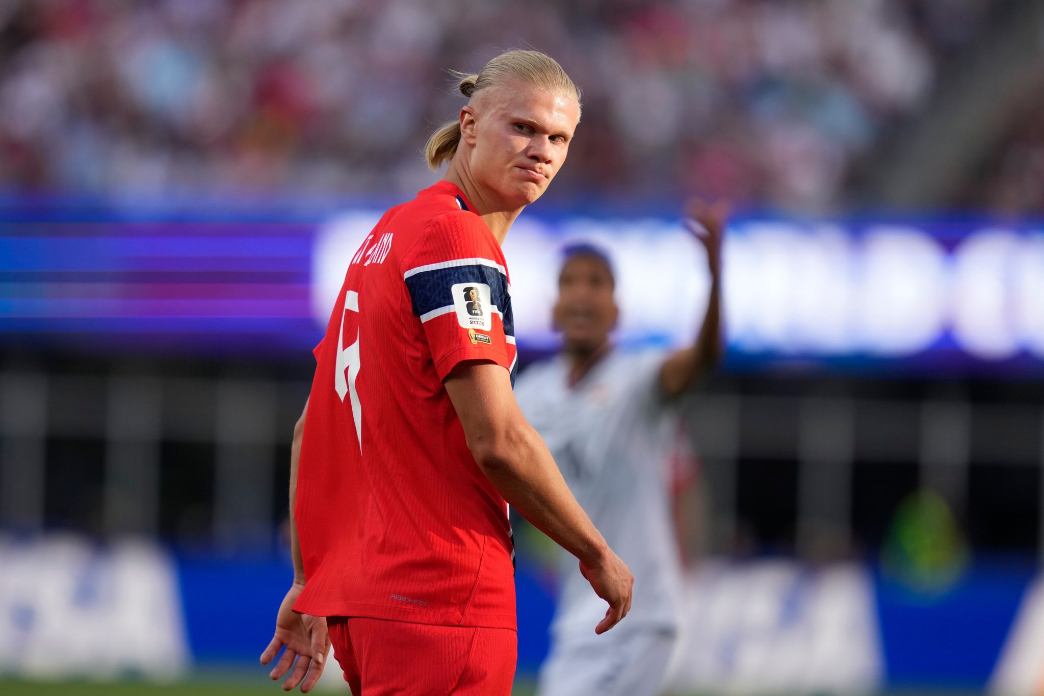 Sprinkler malfunctions at halftime of Iraq-Norway World Cup match at ...