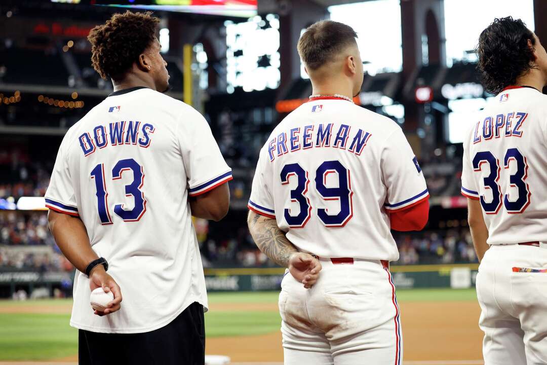 Cowboys' Caleb Downs throws out first pitch before Rangers-Twins game
