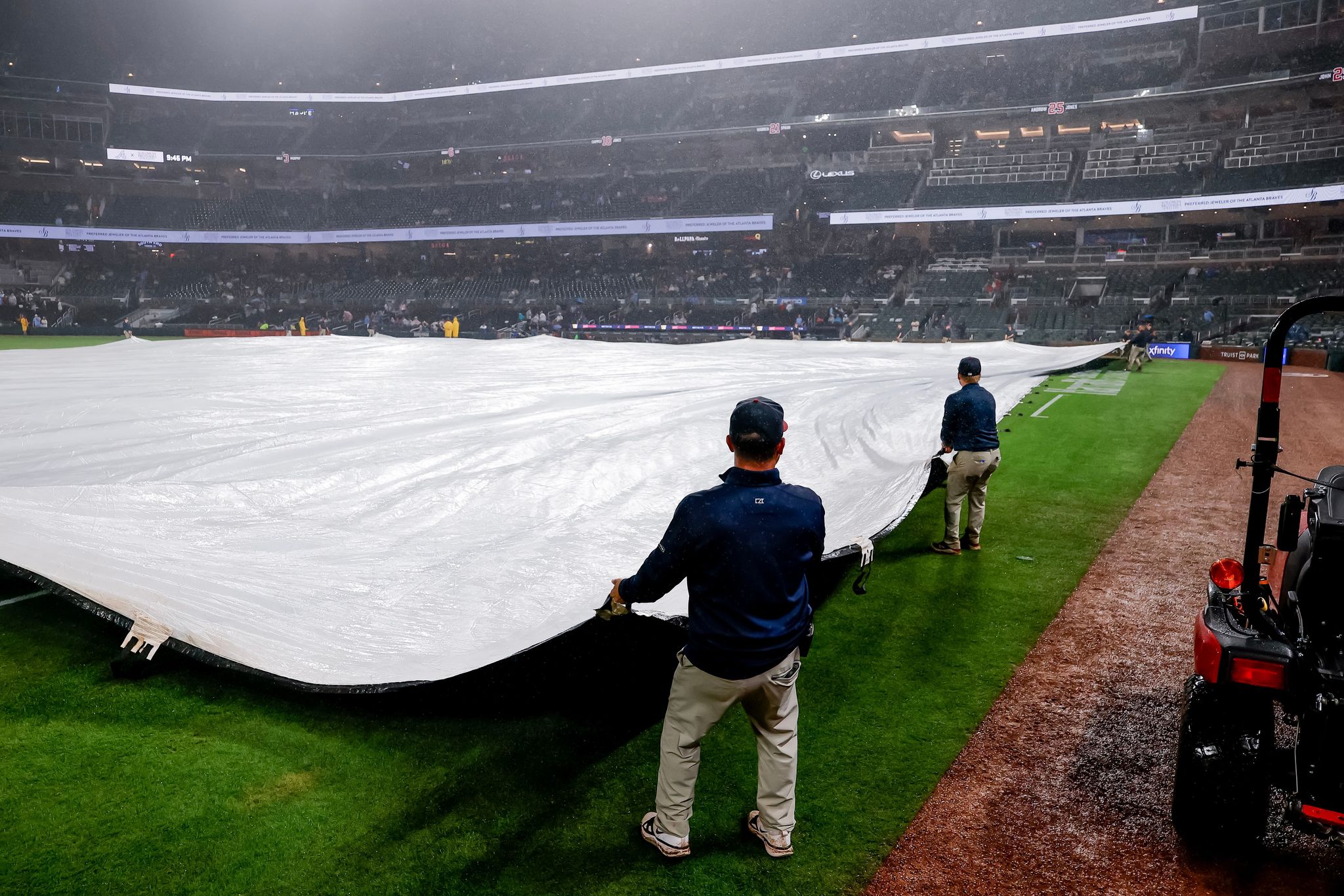 Braves-Giants game suspended by rain, to resume Wednesday at 2 p.m ...