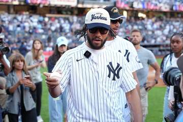 Brunson and Hart throw out first pitches at Yankee Stadium as Knicks ...