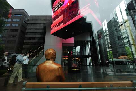 World shares are mixed and US futures fall after a tech-led rally on ...