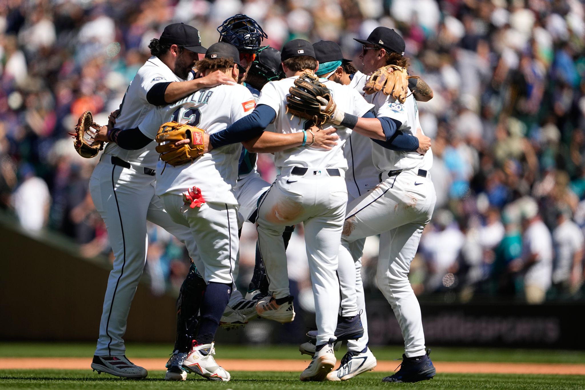 Bryan Woo throws 7 scoreless innings as the Mariners beat the Orioles 3-0