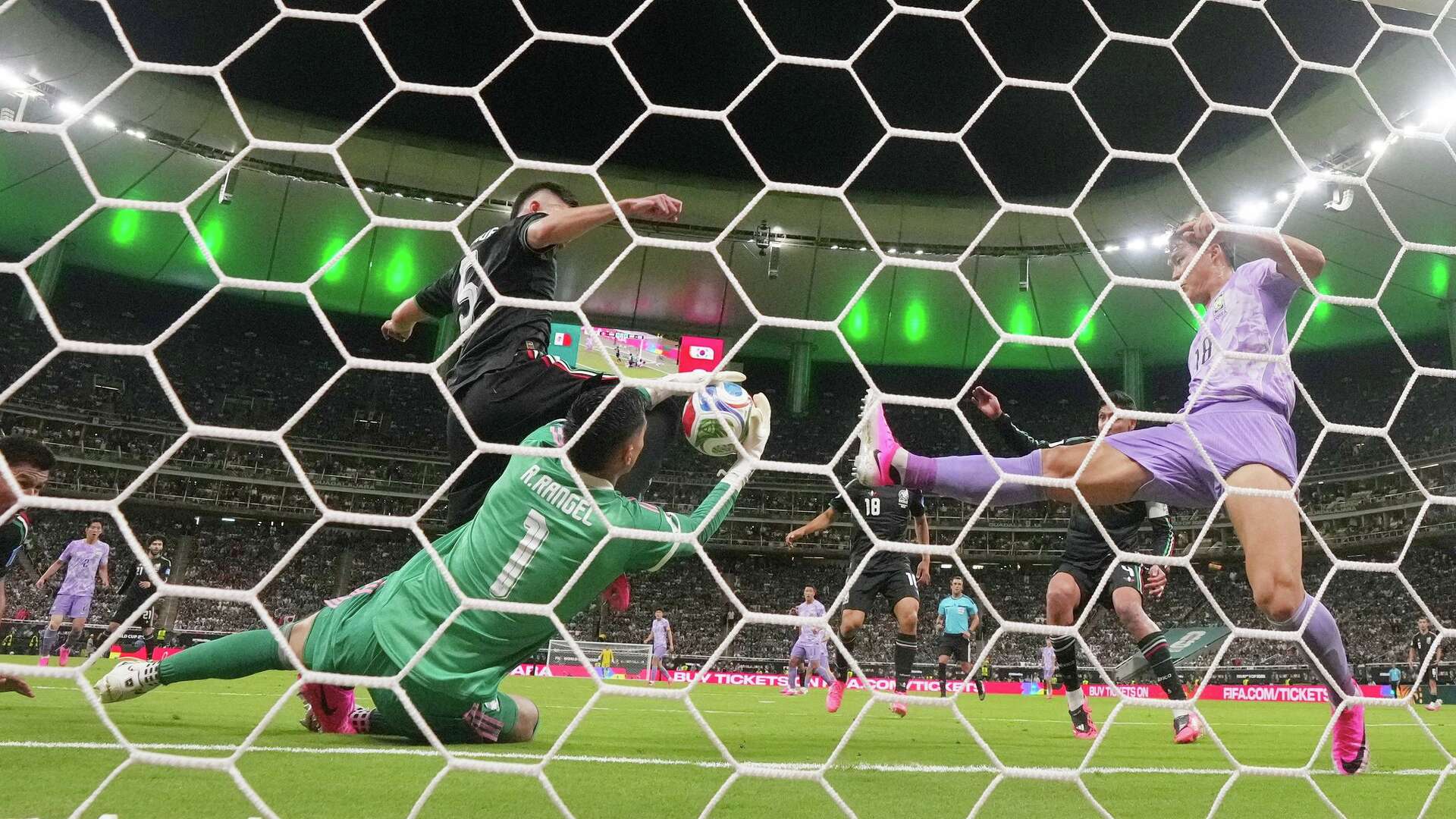 Raúl Rangel uses 'pure reaction' to make save that moves Mexico into ...