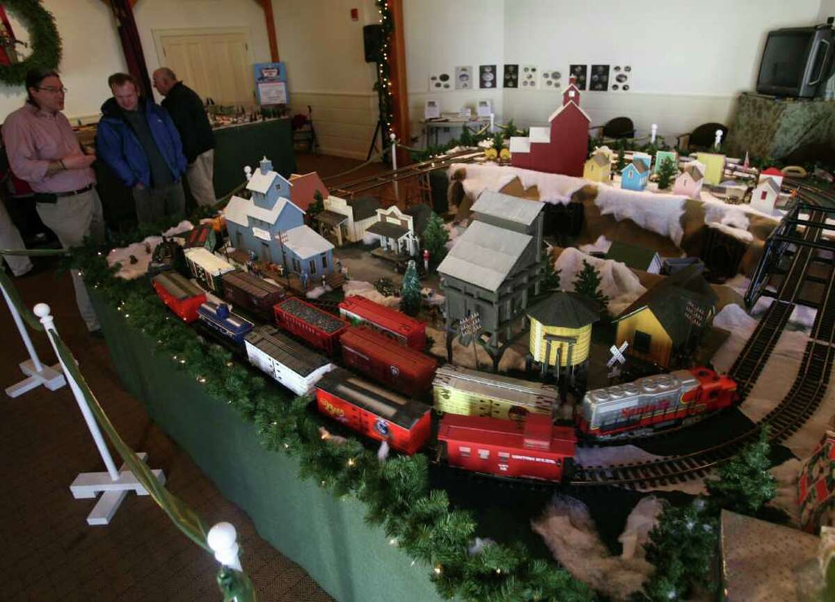 Fairfield museum hosts holiday train show, vacation workshops