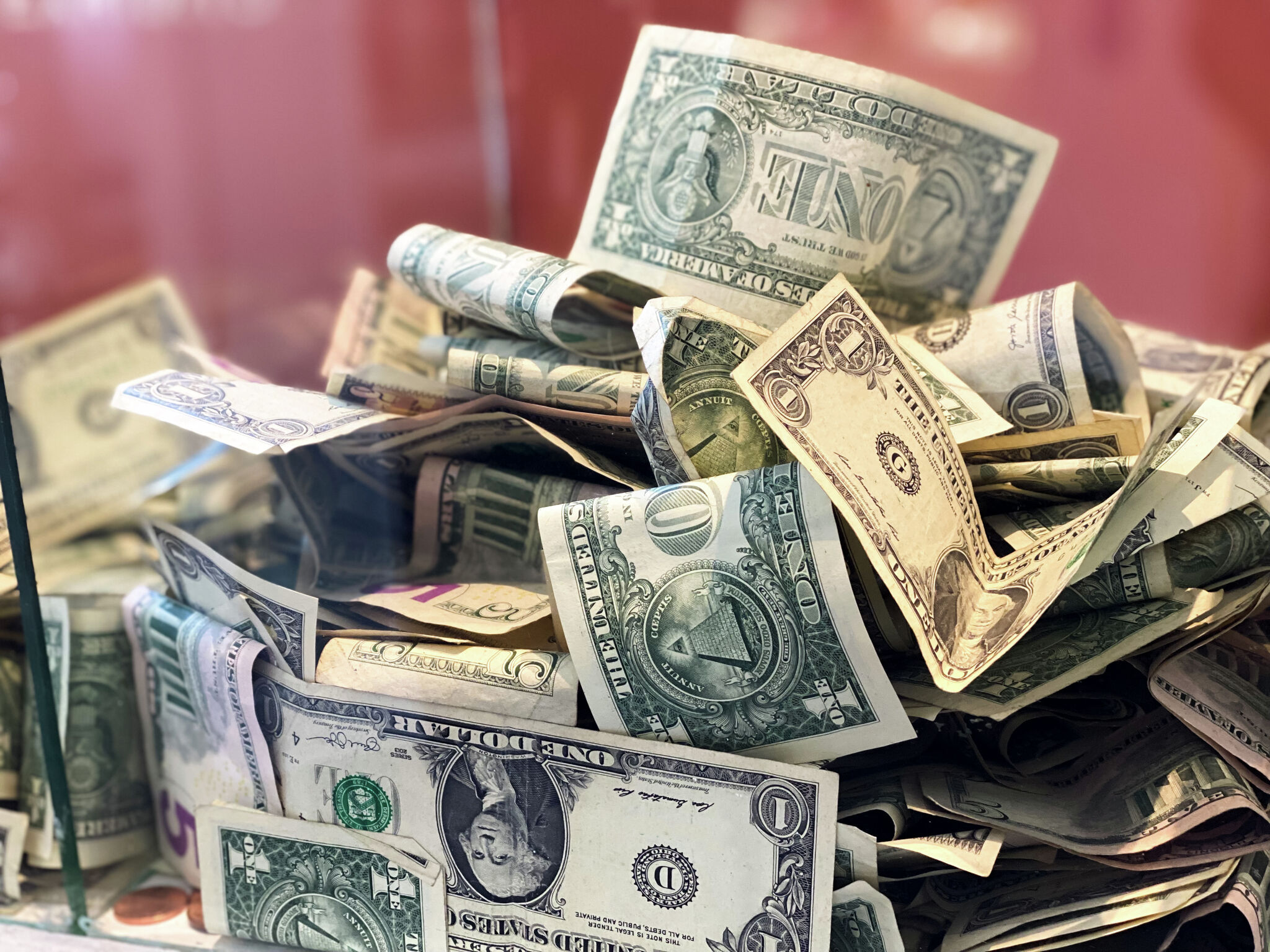 Opinion: Increasing federal minimum wage would boost pay for workers