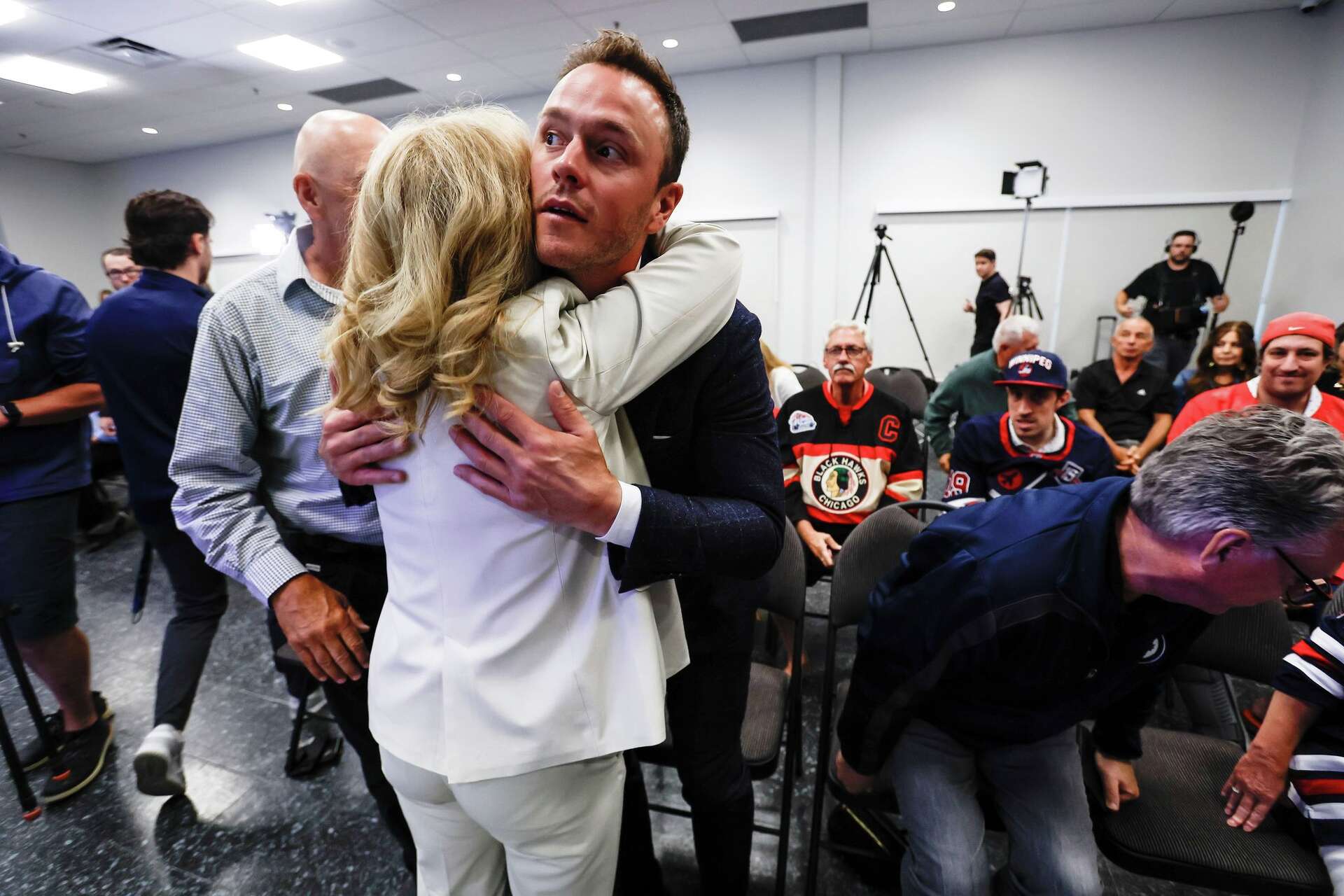 3-time Stanley Cup winner Jonathan Toews announces his retirement