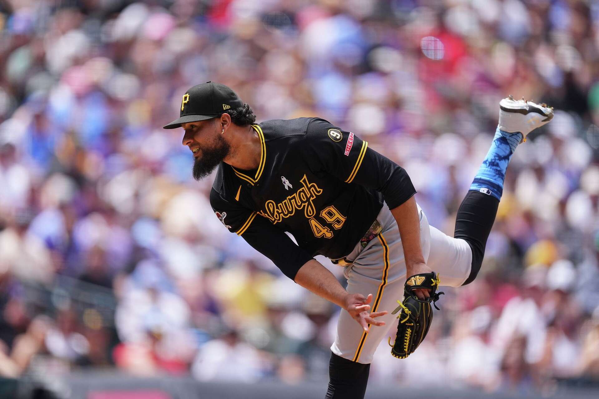 Gonzalez and Reynolds homer as the Pirates hold off the Rockies 8-6