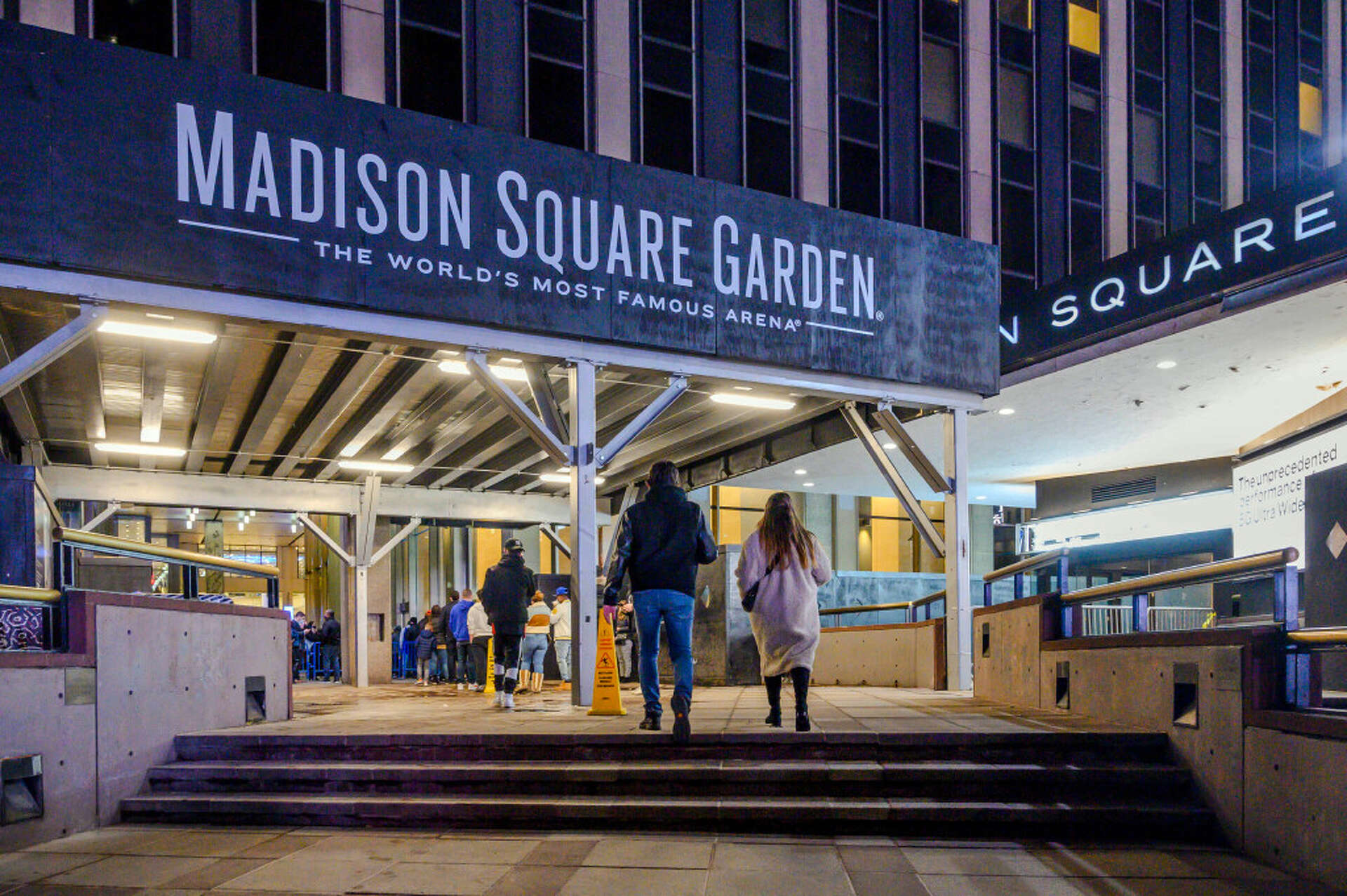 CT father died in fall at MSG while celebrating wedding anniversary