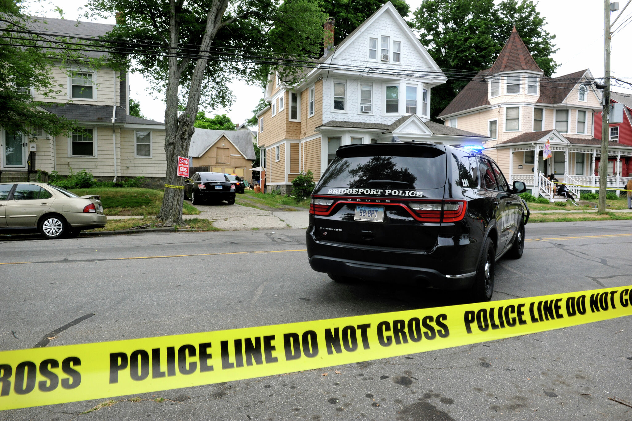 Man arrested in Bridgeport triple stabbing that left 1 dead, cops say