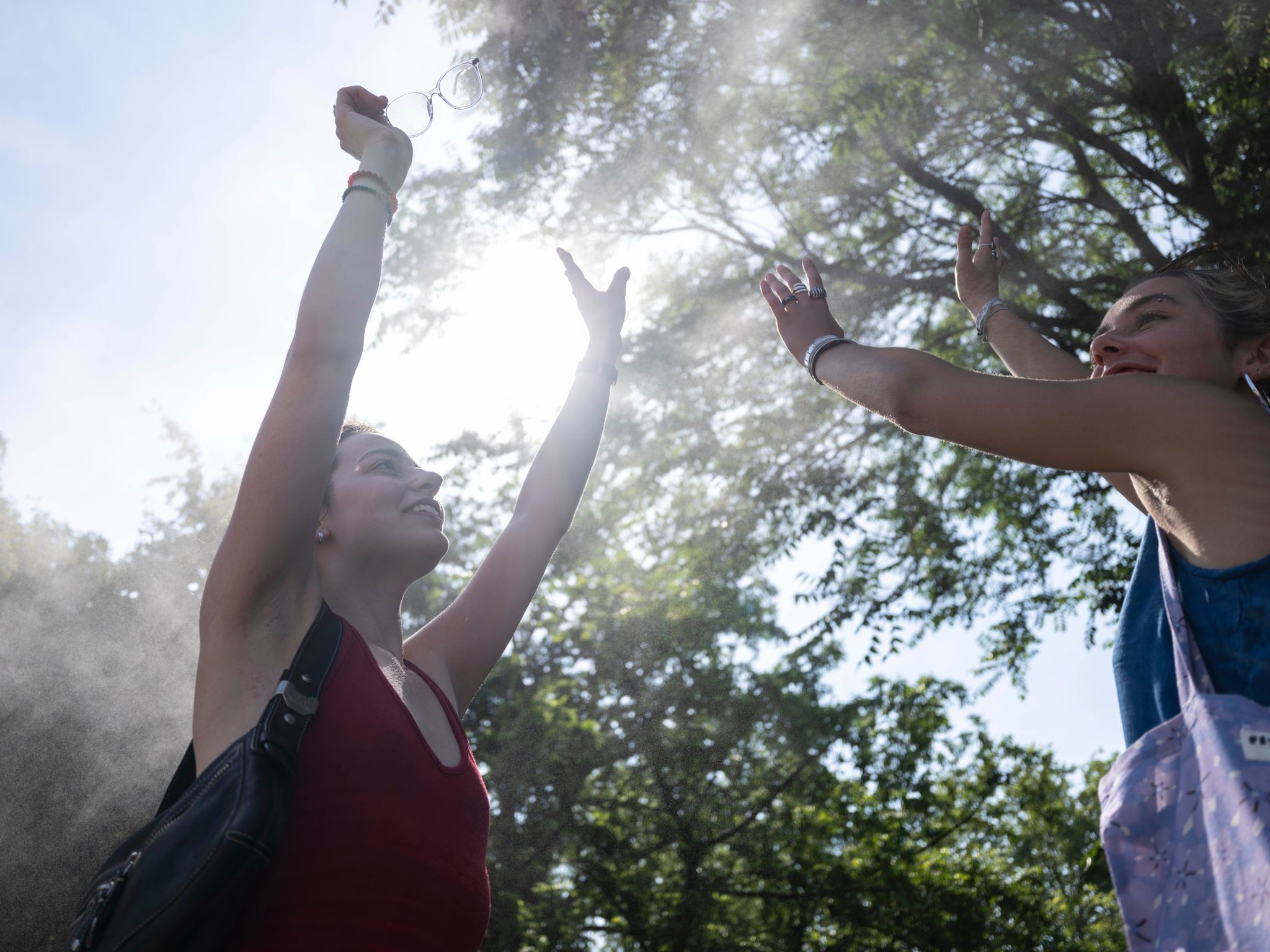 An early heat wave hits Europe, in photos