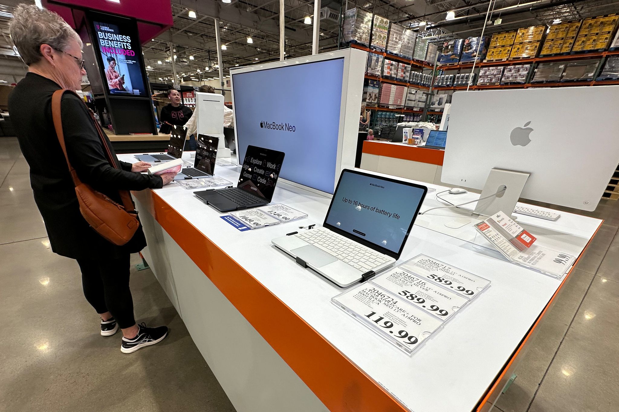 Apple increases prices for Macs and iPads, blaming a shortage of memory ...