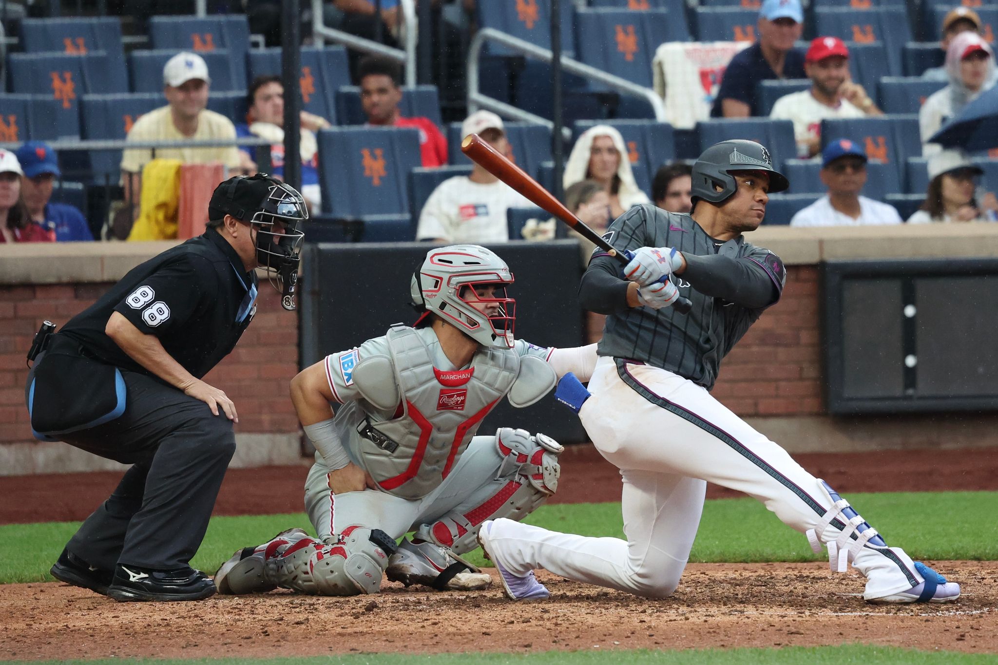Triples by Lindor and Soto lead Mets past Phillies 6-2 to snap 7-game ...