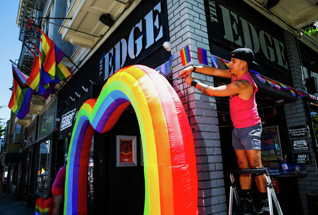 San Francisco restaurants and bars embrace entertainment zones