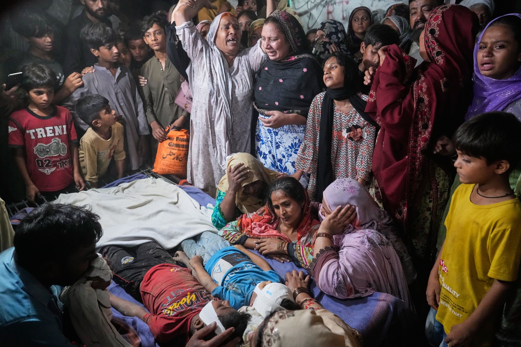 Roof of tutoring center collapses in eastern Pakistan, killing at least ...