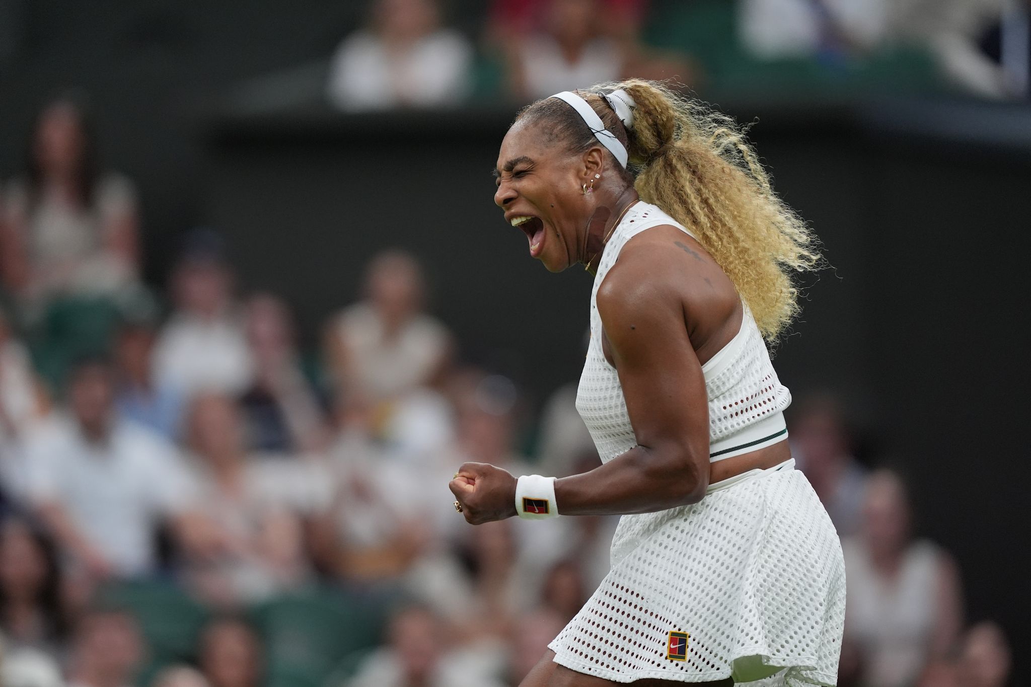 Serena Williams tweaked her knee during Wimbledon return at age 44 ...