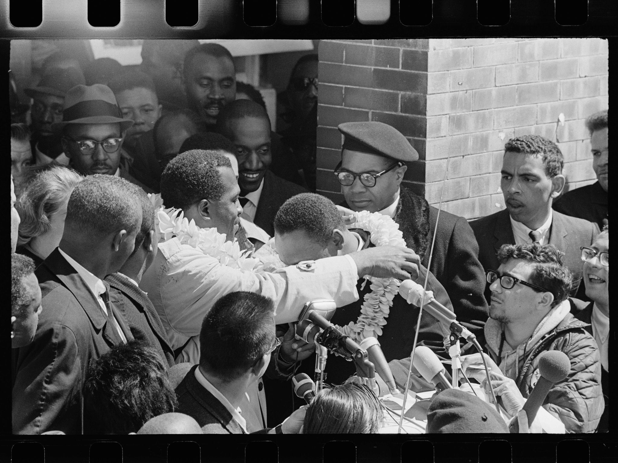 Hawaii displays historic photos of Martin Luther King Jr. wearing ...