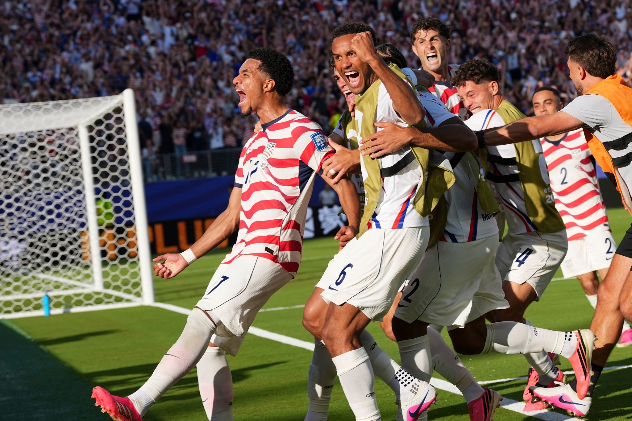 U.S. beats Bosnia-Herzegovina 2-0 to advance to round of 16 and keep ...