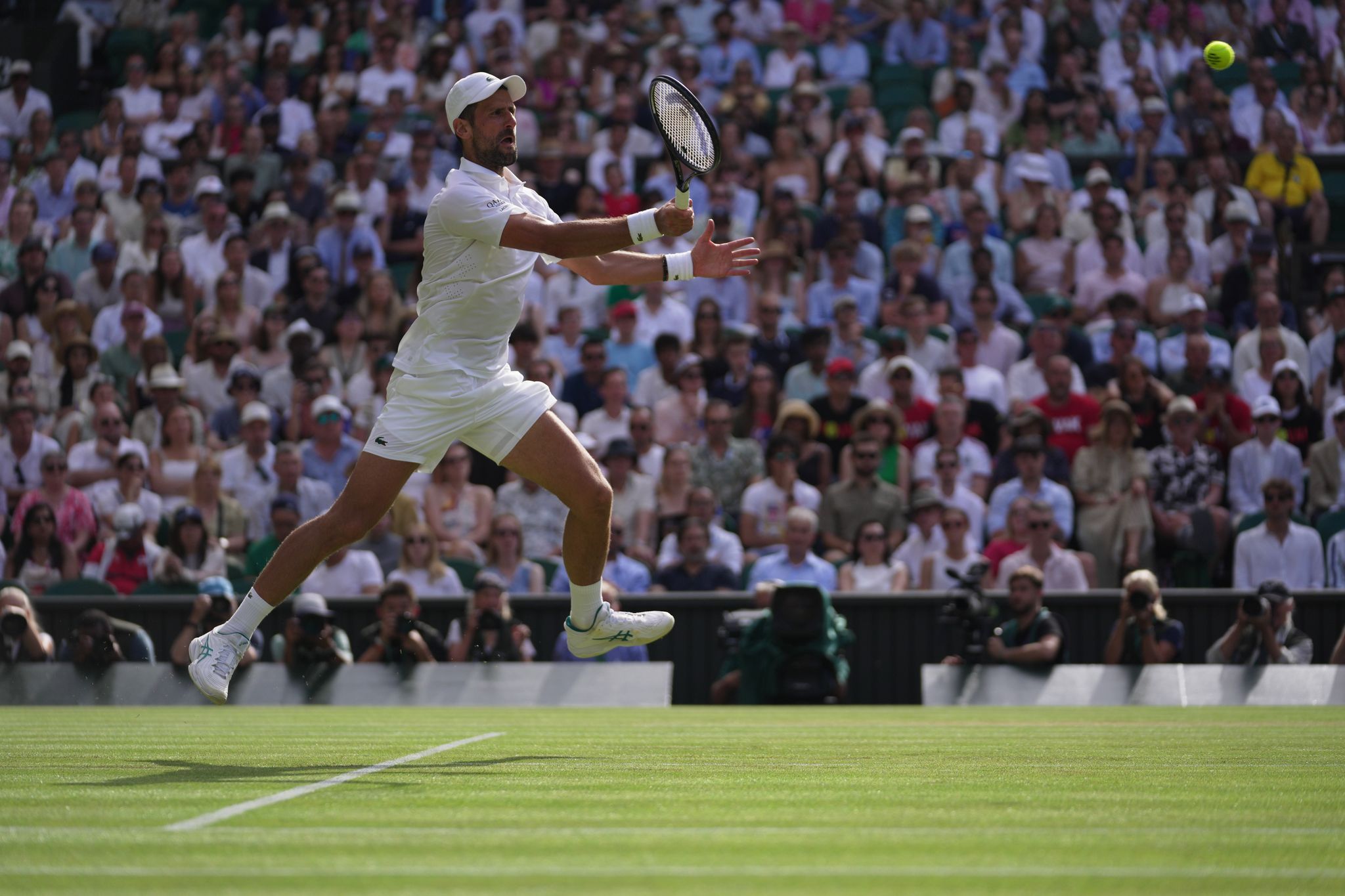 Djokovic breaks Federer's Wimbledon record with 106th match win to ...