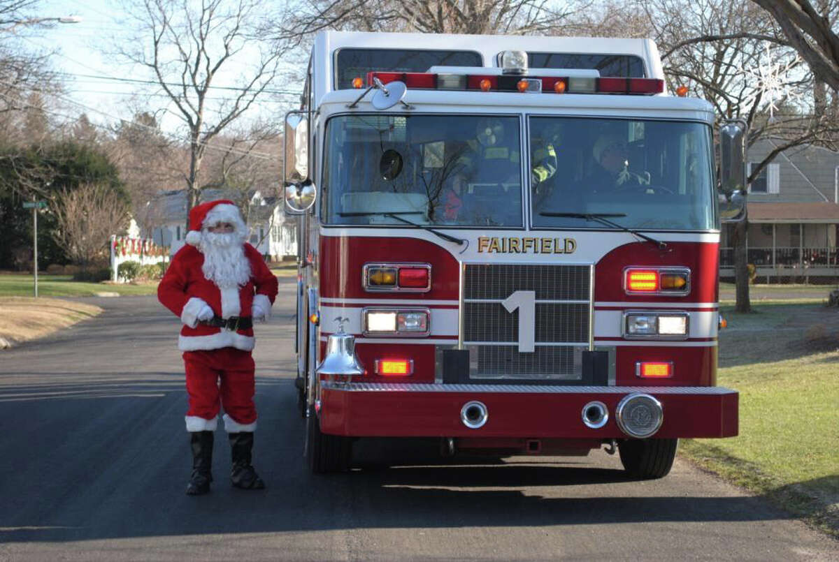 Fairfield firefighters, Santa deliver toys to kids in town to raise money