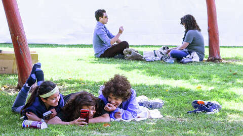 Oakland: Ousd Students Return To School With New Cellphone Rules