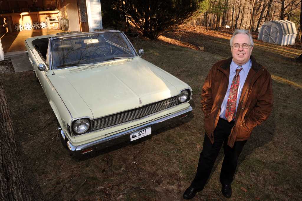 Pat Foster, chronicler of 'orphan cars,' parks his pen for good