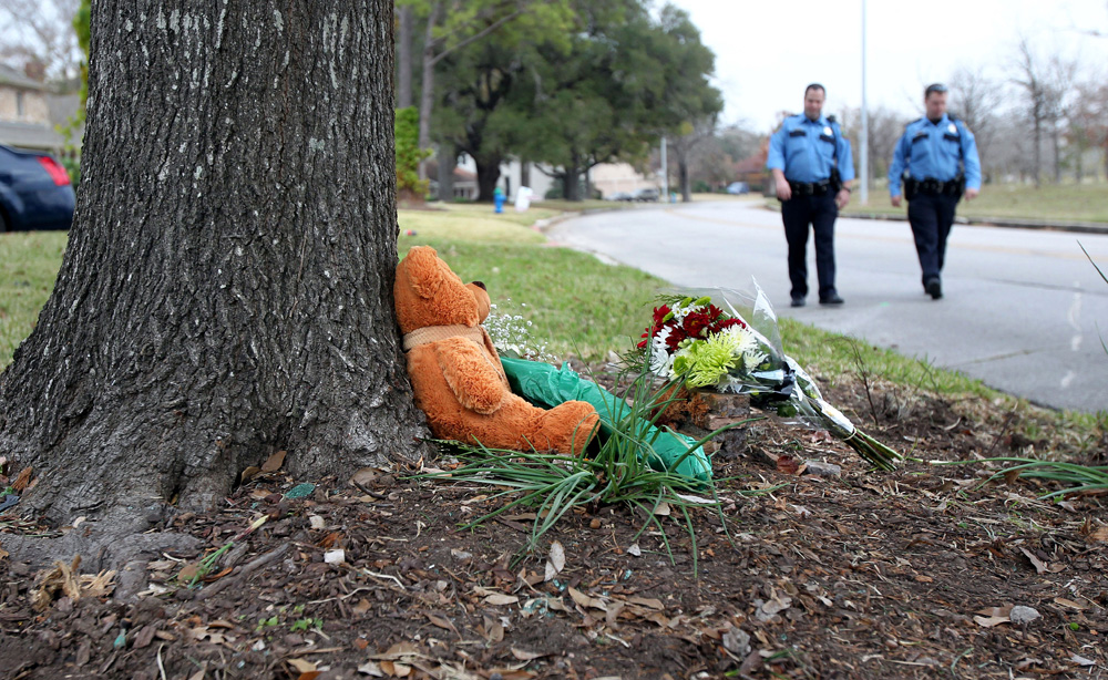 Officer slams into tree in Houston