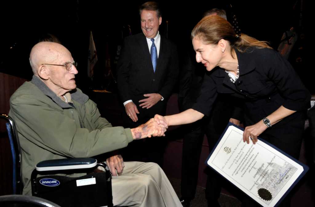 Bysiewicz' ceremonies for veterans criticized, praised