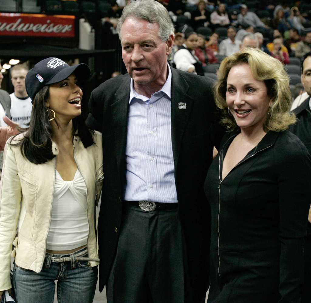 Holt's wife buys horse linked to Zetas for $1M