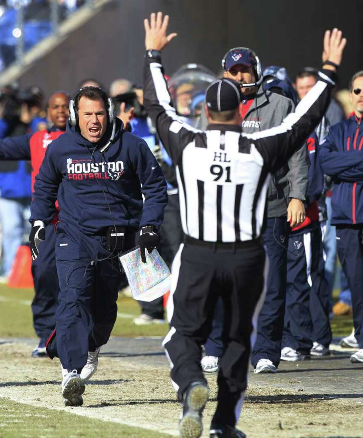 Texans keep Kubiak as coach
