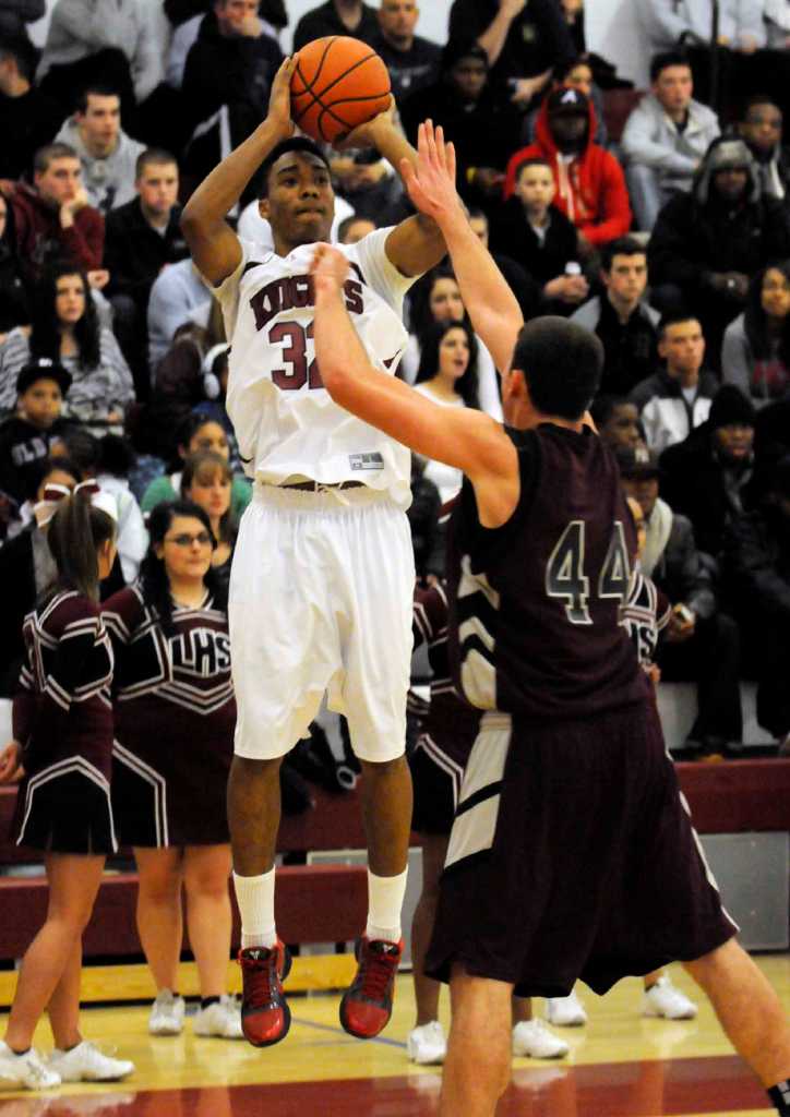 Pryor is 'electric' on court