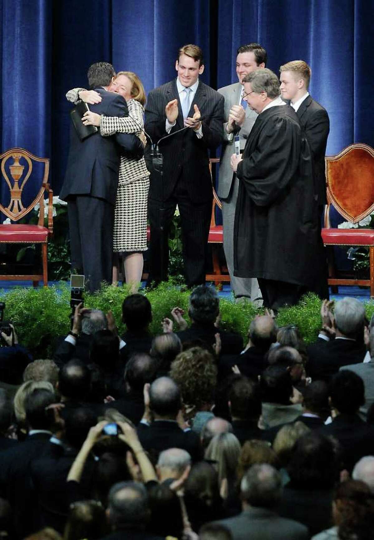Malloy takes oath as governor at 'crossroads of crisis and opportunity'